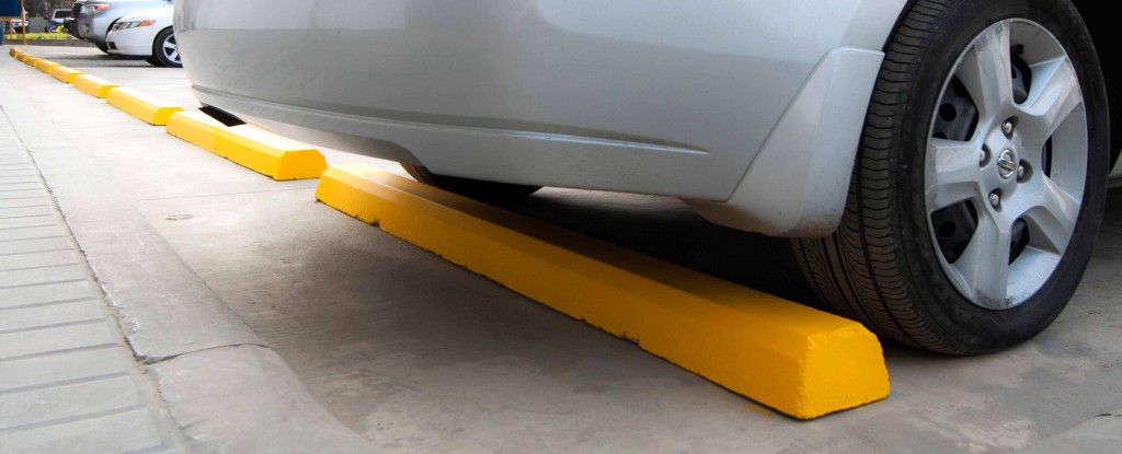 Tope de parqueo – Calizamar, S.A.